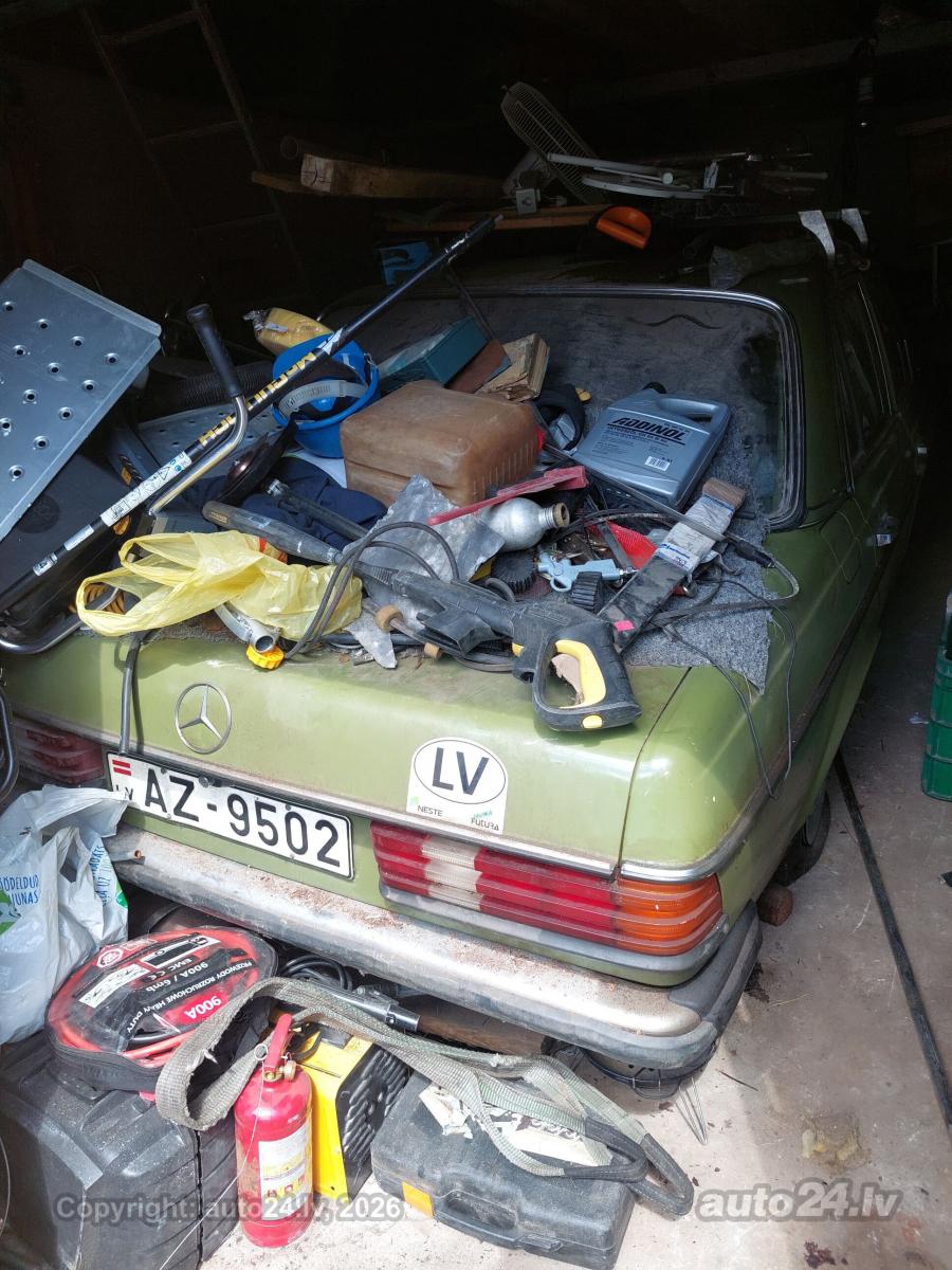 Zaļš Mercedes-Benz 200 1980 Rīga, ar dzinēja tilpumu 2.00 L un nobraukumu 186 tūkst. km par 2700 €, foto 20 vietnē AUTOMOTO.COM.LV