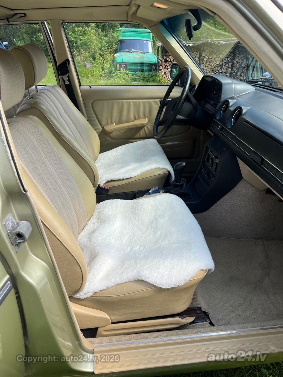 Zaļš Mercedes-Benz 200 1982 Pērnava, ar dzinēja tilpumu 2.00 L un nobraukumu 309 tūkst. km par 7000 €, foto 4 vietnē AUTOMOTO.COM.LV