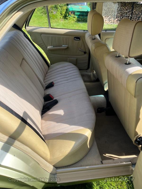 Zaļš Mercedes-Benz 200 1982 Pērnava, ar dzinēja tilpumu 2.00 L un nobraukumu 309 tūkst. km par 7000 €, foto 4 vietnē AUTOMOTO.COM.LV