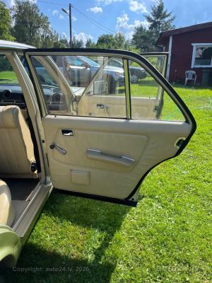 Zaļš Mercedes-Benz 200 1982 Pērnava, ar dzinēja tilpumu 2.00 L un nobraukumu 309 tūkst. km par 7000 €, foto 9 vietnē AUTOMOTO.COM.LV