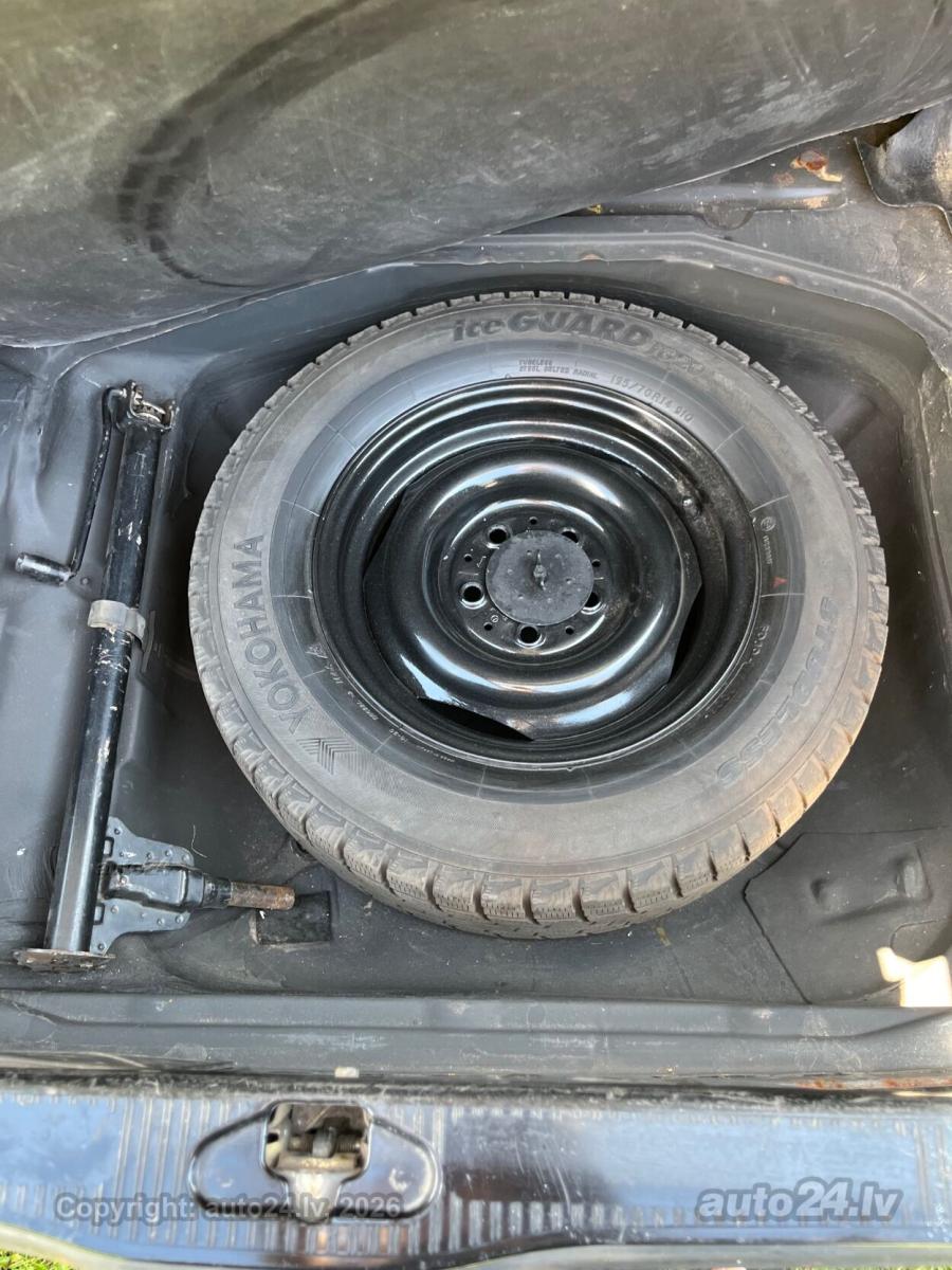 Zaļš Mercedes-Benz 200 1982 Pērnava, ar dzinēja tilpumu 2.00 L un nobraukumu 309 tūkst. km par 7000 €, foto 17 vietnē AUTOMOTO.COM.LV