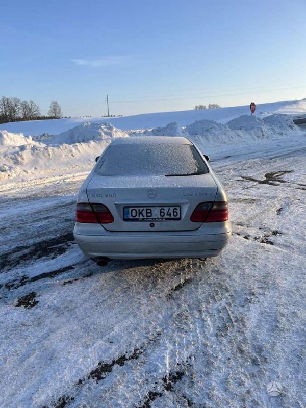 Grey Mercedes-Benz 200 1998 in Plunge, with an engine capacity of 2.00 L and mileage of 236 thousand km for 1700 €, photo 4 on AUTOMOTO.COM.LV