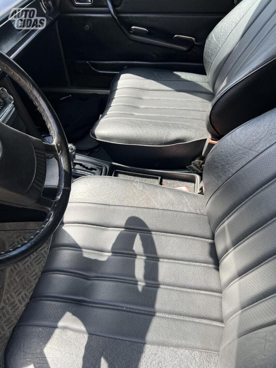 Mercedes-Benz 200 1962 in Vilnius, with an engine capacity of 2.00 L and mileage of 300 thousand km for 12000 €, photo 13 on AUTOMOTO.COM.LV