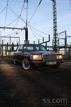 Sarkans Mercedes-Benz 200 1982 Rīga, ar dzinēja tilpumu 3.00 L un nobraukumu 321 tūkst. km par 18000 €, foto  vietnē AUTOMOTO.COM.LV