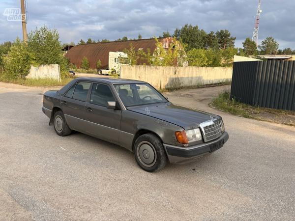 Мерседес 200 1990 в Варена, объемом двигателя 2.00 л и пробегом 540 тыс. км за 750 €, фото 3 на AUTOMOTO.COM.LV