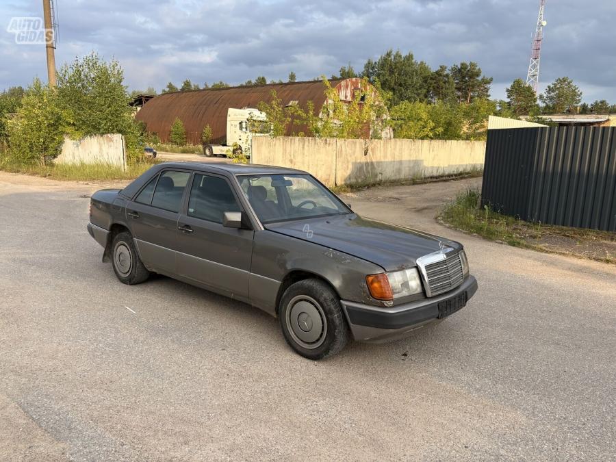 Мерседес 200 1990 в Варена, объемом двигателя 2.00 л и пробегом 540 тыс. км за 750 €, фото 4 на AUTOMOTO.COM.LV