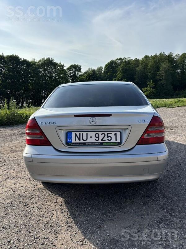 Mercedes-Benz 200 2003 in Riga, with an engine capacity of 2.00 L and mileage of 375 thousand km for 2695 €, photo 4 on AUTOMOTO.COM.LV