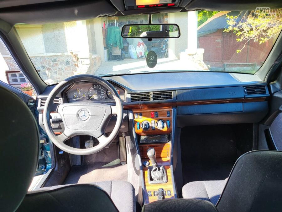 Mercedes-Benz 200 1996 in Klaipeda, with an engine capacity of 2.00 L and mileage of 160 thousand km for 3750 €, photo 7 on AUTOMOTO.COM.LV