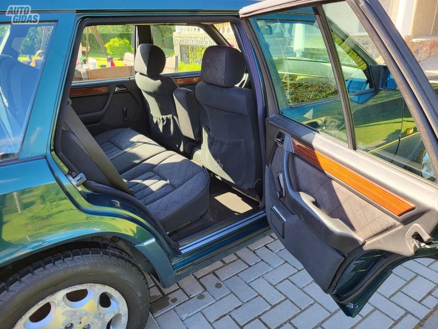 Mercedes-Benz 200 1996 in Klaipeda, with an engine capacity of 2.00 L and mileage of 160 thousand km for 3750 €, photo 14 on AUTOMOTO.COM.LV