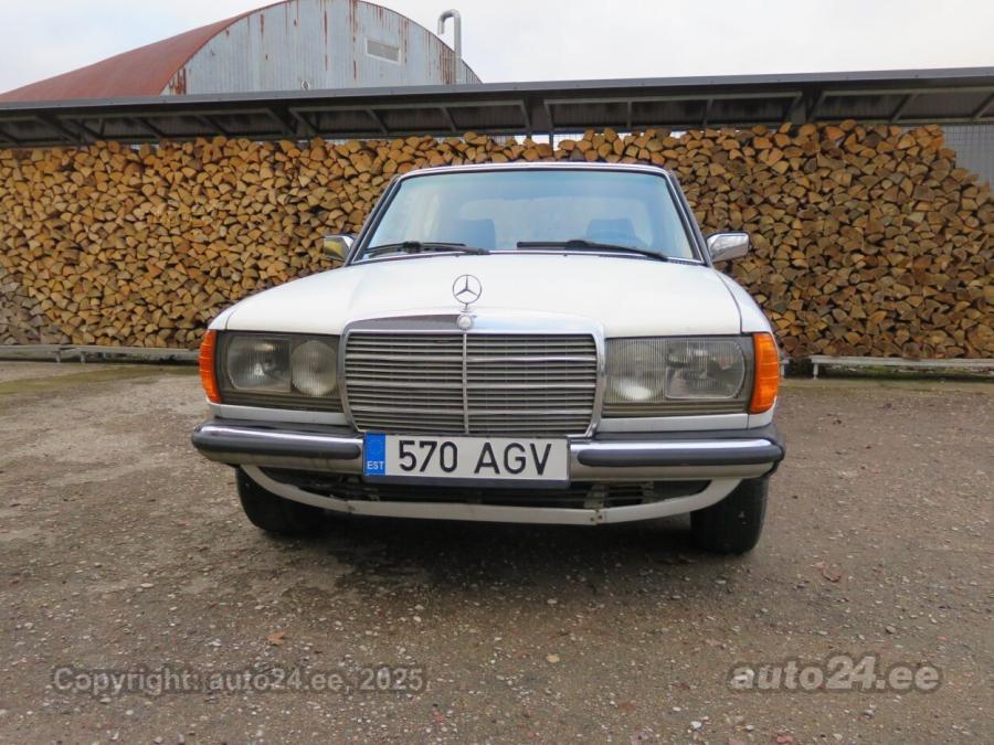 White Mercedes-Benz 200 1983 in Kuressaare, with an engine capacity of 2.00 L and mileage of 319 thousand km for 2290 €, photo 1 on AUTOMOTO.COM.LV