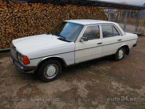 White Mercedes-Benz 200 1983 in Kuressaare, with an engine capacity of 2.00 L and mileage of 319 thousand km for 2290 €, photo 5 on AUTOMOTO.COM.LV