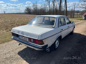 White Mercedes-Benz 200 1983 in Tallinn, with an engine capacity of 2.00 L and mileage of 300 thousand km for 2600 €, photo 3 on AUTOMOTO.COM.LV