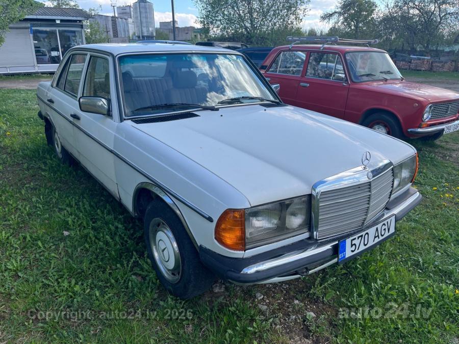 White Mercedes-Benz 200 1983 in Tallinn, with an engine capacity of 2.00 L and mileage of 299 thousand km for 2100 €, photo 1 on AUTOMOTO.COM.LV
