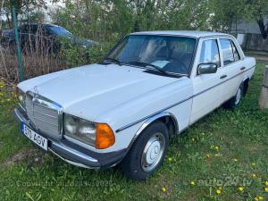 White Mercedes-Benz 200 1983 in Tallinn, with an engine capacity of 2.00 L and mileage of 299 thousand km for 2100 €, photo 5 on AUTOMOTO.COM.LV