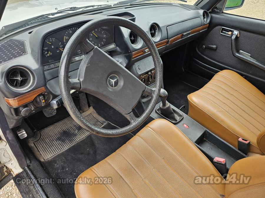 Белый Мерседес 200 1983 в Тарту, объемом двигателя 2.00 л и пробегом 281 тыс. км за 5990 €, фото 11 на AUTOMOTO.COM.LV