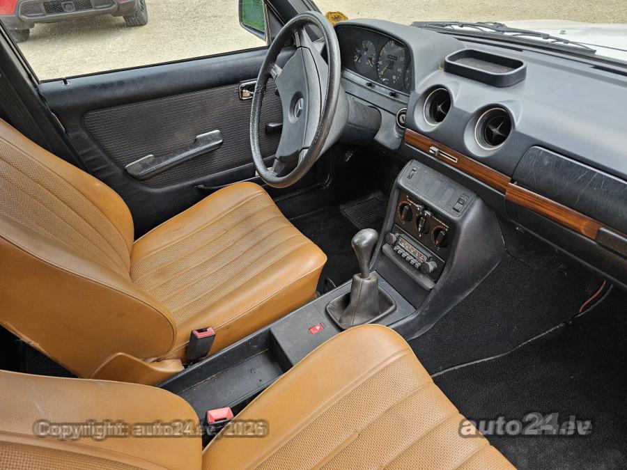 Balts Mercedes-Benz 200 1983 Tartu, ar dzinēja tilpumu 2.00 L un nobraukumu 281 tūkst. km par 4990 €, foto 14 vietnē AUTOMOTO.COM.LV