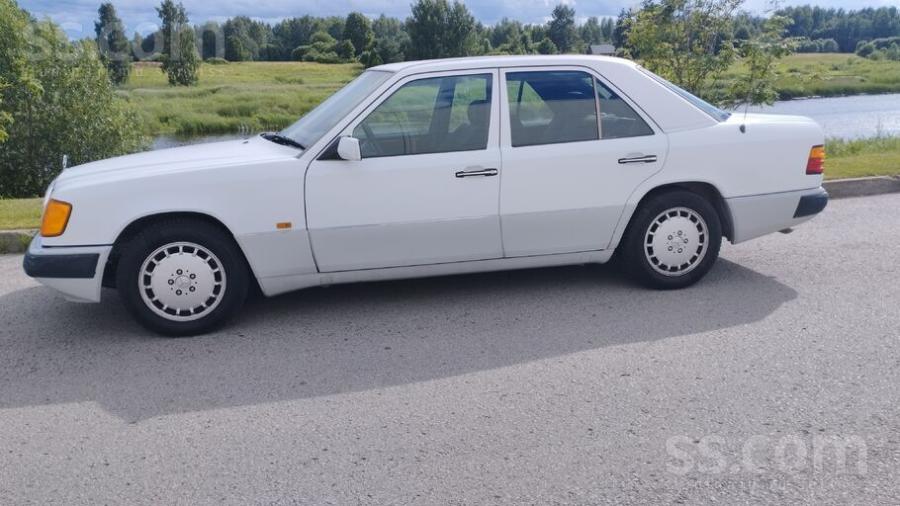 Белый Мерседес 200 1990 в Рига, объемом двигателя 2.00 л и пробегом 311 тыс. км за 4000 €, фото 3 на AUTOMOTO.COM.LV
