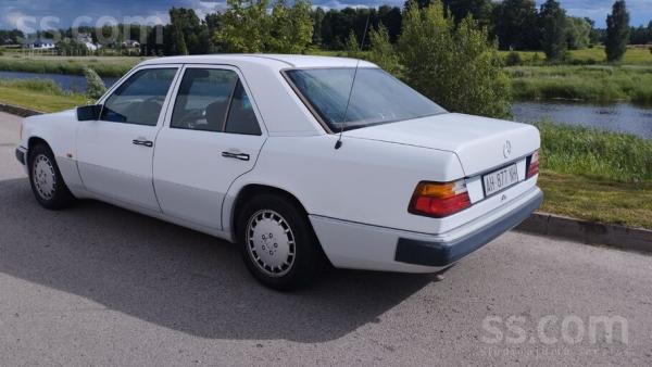 Balts Mercedes-Benz 200 1990 Rīga, ar dzinēja tilpumu 2.00 L un nobraukumu 311 tūkst. km par 4000 €, foto 3 vietnē AUTOMOTO.COM.LV