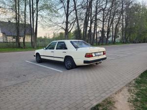 Dzeltens Mercedes-Benz 200 1987 Širvintos, ar dzinēja tilpumu 1.98 L un nobraukumu 561 tūkst. km par 1200 €, foto  vietnē AUTOMOTO.COM.LV