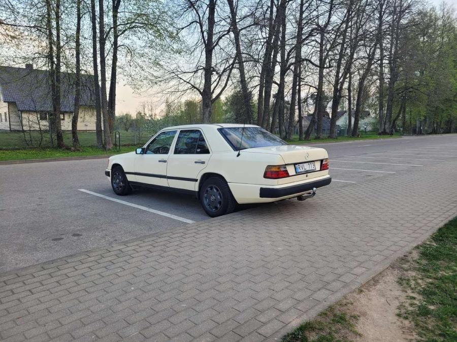 Dzeltens Mercedes-Benz 200 1987 Širvintos, ar dzinēja tilpumu 1.98 L un nobraukumu 561 tūkst. km par 1200 €, foto 1 vietnē AUTOMOTO.COM.LV