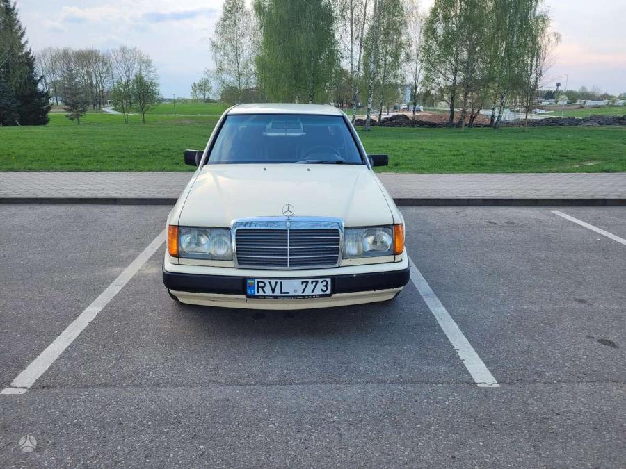 Dzeltens Mercedes-Benz 200 1987 Širvintos, ar dzinēja tilpumu 1.98 L un nobraukumu 561 tūkst. km par 1200 €, foto 3 vietnē AUTOMOTO.COM.LV
