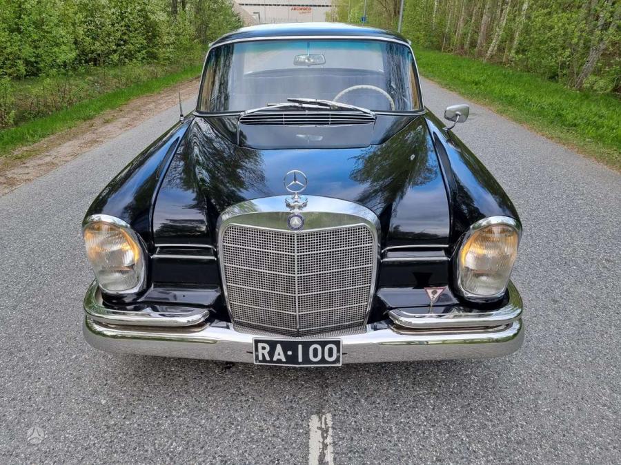 Melns Mercedes-Benz 220 1963 Pelva, ar dzinēja tilpumu 2.20 L un nobraukumu 92 tūkst. km par 24000 €, foto 2 vietnē AUTOMOTO.COM.LV