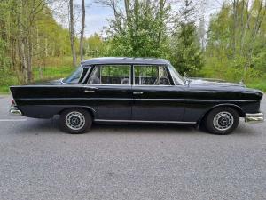 Melns Mercedes-Benz 220 1963 Pelva, ar dzinēja tilpumu 2.20 L un nobraukumu 92 tūkst. km par 24000 €, foto 6 vietnē AUTOMOTO.COM.LV