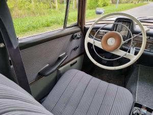Melns Mercedes-Benz 220 1963 Pelva, ar dzinēja tilpumu 2.20 L un nobraukumu 92 tūkst. km par 24000 €, foto 9 vietnē AUTOMOTO.COM.LV