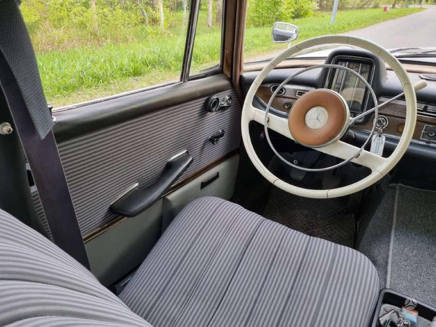 Melns Mercedes-Benz 220 1963 Pelva, ar dzinēja tilpumu 2.20 L un nobraukumu 92 tūkst. km par 24000 €, foto 9 vietnē AUTOMOTO.COM.LV