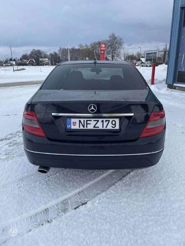 Black Mercedes-Benz 220 2008 in Panevezys, with an engine capacity of 2.20 L and mileage of 270 thousand km for 4500 €, photo 2 on AUTOMOTO.COM.LV