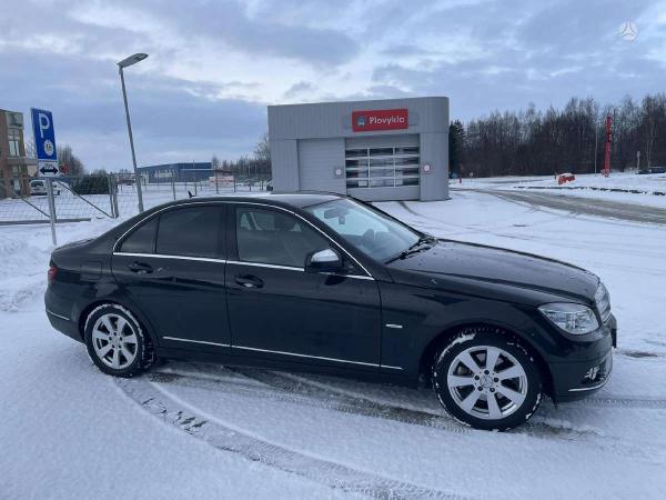 Black Mercedes-Benz 220 2008 in Panevezys, with an engine capacity of 2.20 L and mileage of 270 thousand km for 4500 €, photo 3 on AUTOMOTO.COM.LV