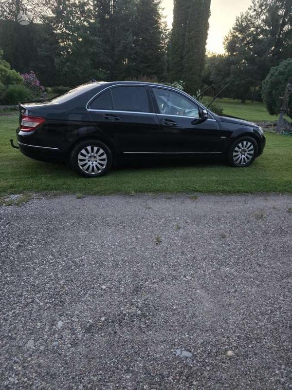 Black Mercedes-Benz 220 2008 in Kaunas, with an engine capacity of 2.15 L and mileage of 344 thousand km for 3900 €, photo 1 on AUTOMOTO.COM.LV