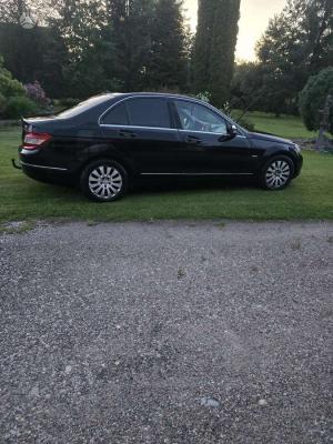 Black Mercedes-Benz 220 2008 in Kaunas, with an engine capacity of 2.15 L and mileage of 344 thousand km for 3900 €, photo  on AUTOMOTO.COM.LV
