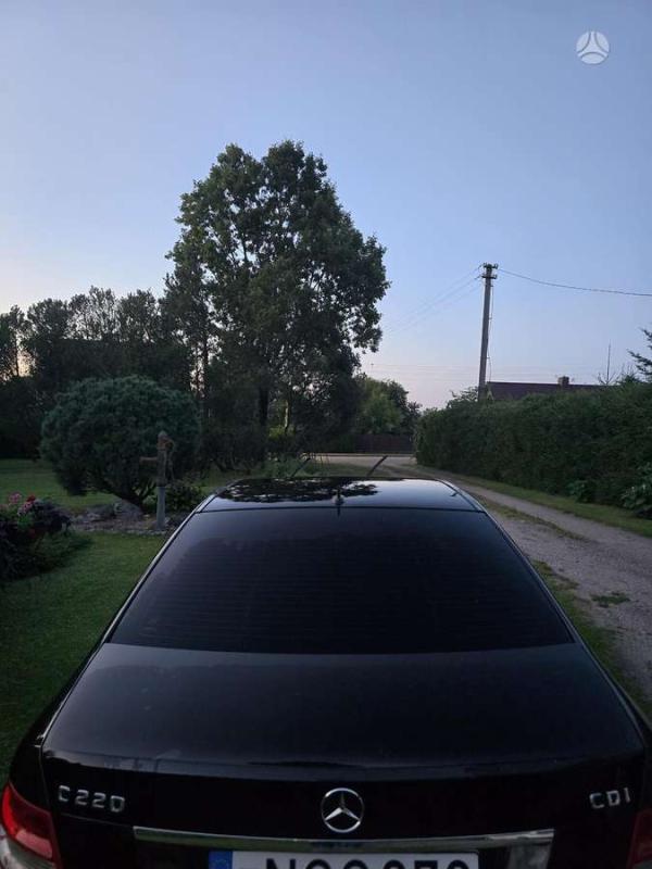 Black Mercedes-Benz 220 2008 in Kaunas, with an engine capacity of 2.15 L and mileage of 344 thousand km for 3900 €, photo 3 on AUTOMOTO.COM.LV