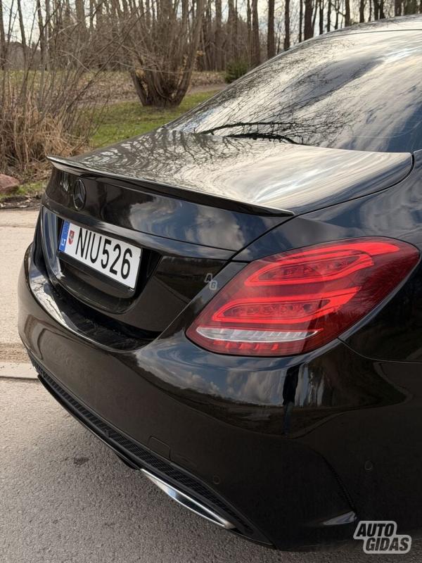 Black Mercedes-Benz 220 2015 in Panevezys, with an engine capacity of 2.10 L and mileage of 146 thousand km for 15900 €, photo 4 on AUTOMOTO.COM.LV
