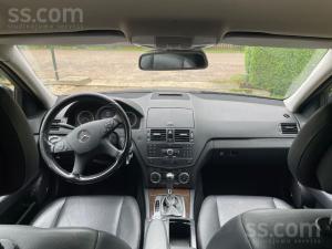 Melns Mercedes-Benz 220 2008 Ogre, ar dzinēja tilpumu 2.20 L un nobraukumu 310 tūkst. km par 3000 €, foto 7 vietnē AUTOMOTO.COM.LV