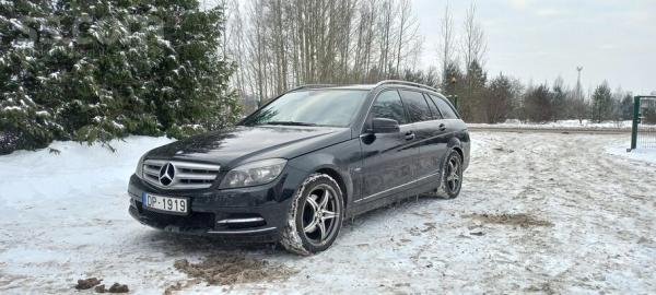 Melns Mercedes-Benz 220 2010 Rīga, ar dzinēja tilpumu 2.20 L un nobraukumu 286 tūkst. km par 5800 €, foto 1 vietnē AUTOMOTO.COM.LV