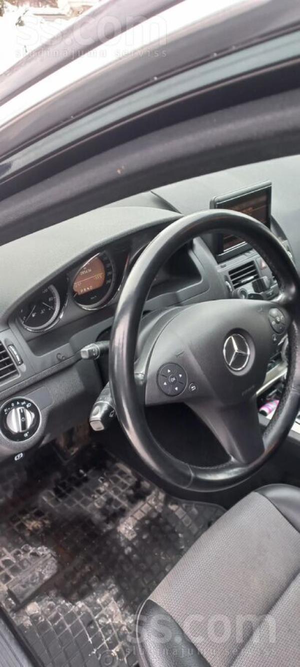 Melns Mercedes-Benz 220 2010 Rīga, ar dzinēja tilpumu 2.20 L un nobraukumu 286 tūkst. km par 5800 €, foto 7 vietnē AUTOMOTO.COM.LV
