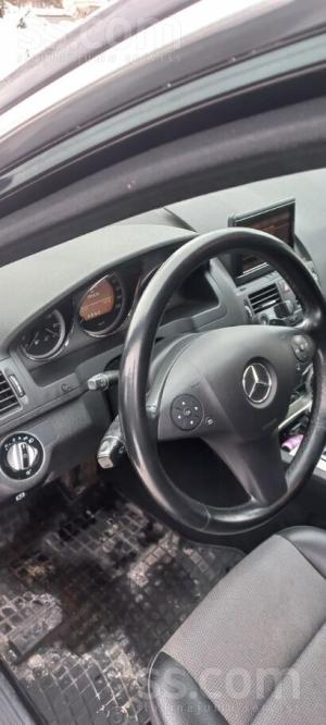 Melns Mercedes-Benz 220 2010 Rīga, ar dzinēja tilpumu 2.20 L un nobraukumu 286 tūkst. km par 5800 €, foto 7 vietnē AUTOMOTO.COM.LV