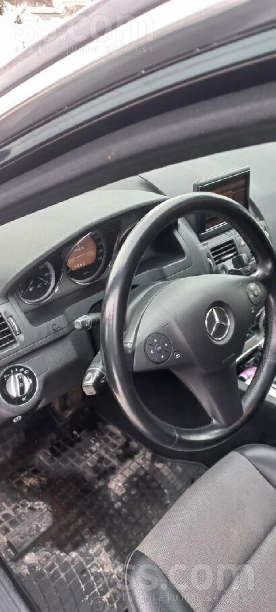 Melns Mercedes-Benz 220 2010 Rīga, ar dzinēja tilpumu 2.20 L un nobraukumu 286 tūkst. km par 5800 €, foto 7 vietnē AUTOMOTO.COM.LV