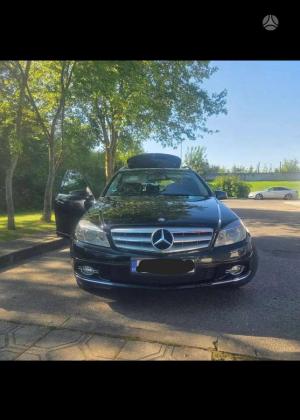 Melns Mercedes-Benz 220 2010 Panevēža, ar dzinēja tilpumu 2.20 L un nobraukumu 5 tūkst. km par 4700 €, foto 3 vietnē AUTOMOTO.COM.LV