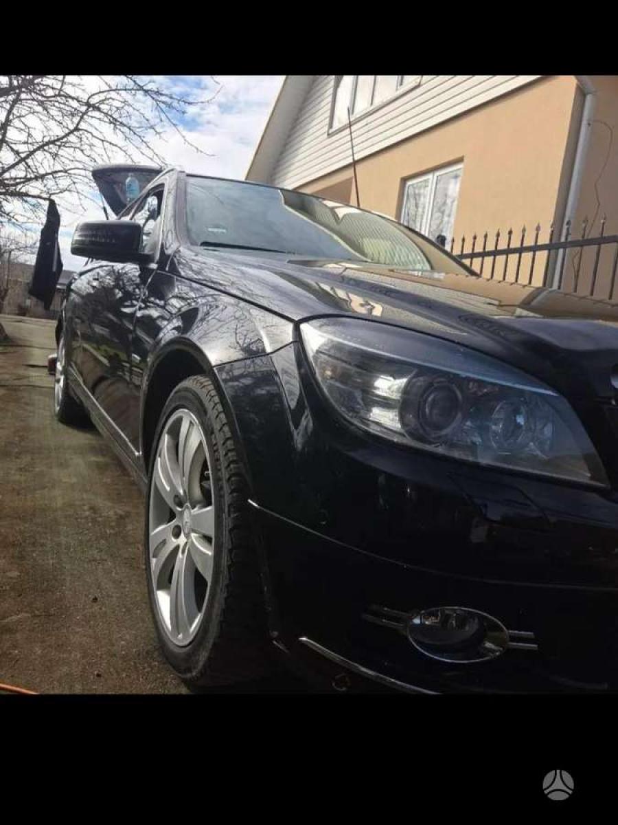 Melns Mercedes-Benz 220 2010 Panevēža, ar dzinēja tilpumu 2.20 L un nobraukumu 5 tūkst. km par 4700 €, foto 6 vietnē AUTOMOTO.COM.LV