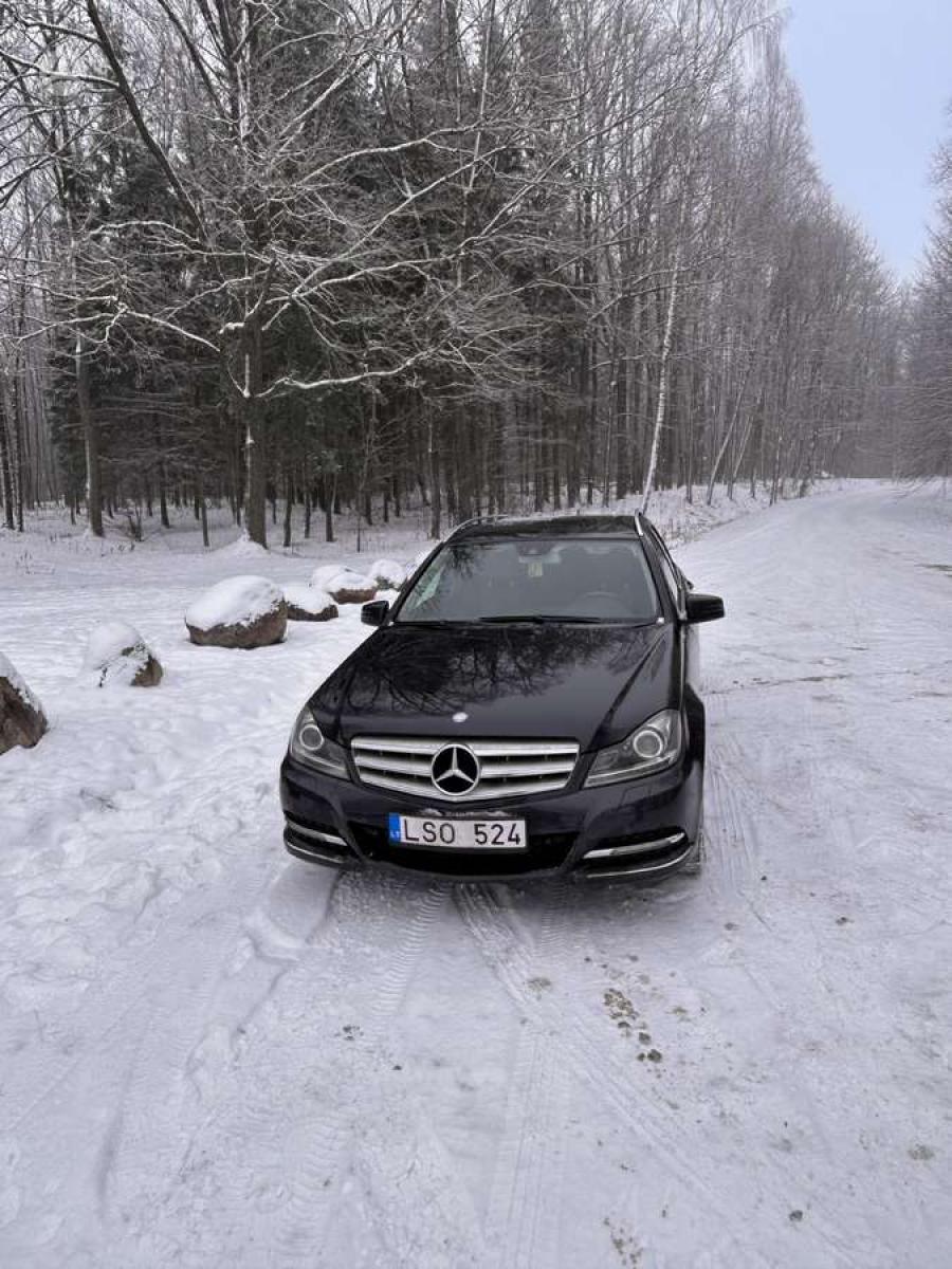 Melns Mercedes-Benz 220 2011 Kaišiadorys, ar dzinēja tilpumu 0.00 L un nobraukumu 285 tūkst. km par 6100 €, foto 1 vietnē AUTOMOTO.COM.LV