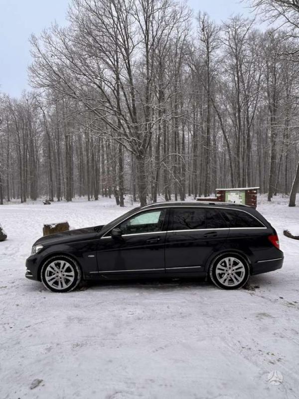 Melns Mercedes-Benz 220 2011 Kaišiadorys, ar dzinēja tilpumu 0.00 L un nobraukumu 285 tūkst. km par 6100 €, foto 2 vietnē AUTOMOTO.COM.LV