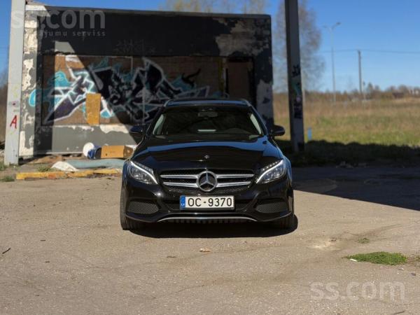 Melns Mercedes-Benz 220 2017 Rīga, ar dzinēja tilpumu 2.20 L un nobraukumu 240 tūkst. km par 12600 €, foto 2 vietnē AUTOMOTO.COM.LV