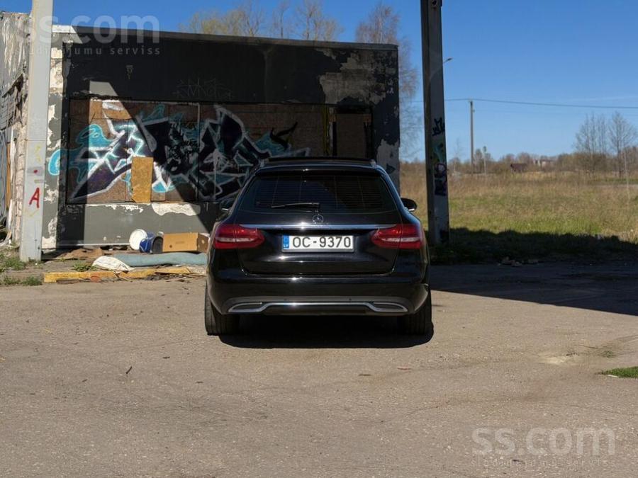 Melns Mercedes-Benz 220 2017 Rīga, ar dzinēja tilpumu 2.20 L un nobraukumu 240 tūkst. km par 12600 €, foto 5 vietnē AUTOMOTO.COM.LV