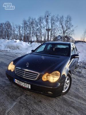 Blue Mercedes-Benz 220 2003 in Kretinga, with an engine capacity of 2.20 L and mileage of 390 thousand km for 1400 €, photo  on AUTOMOTO.COM.LV
