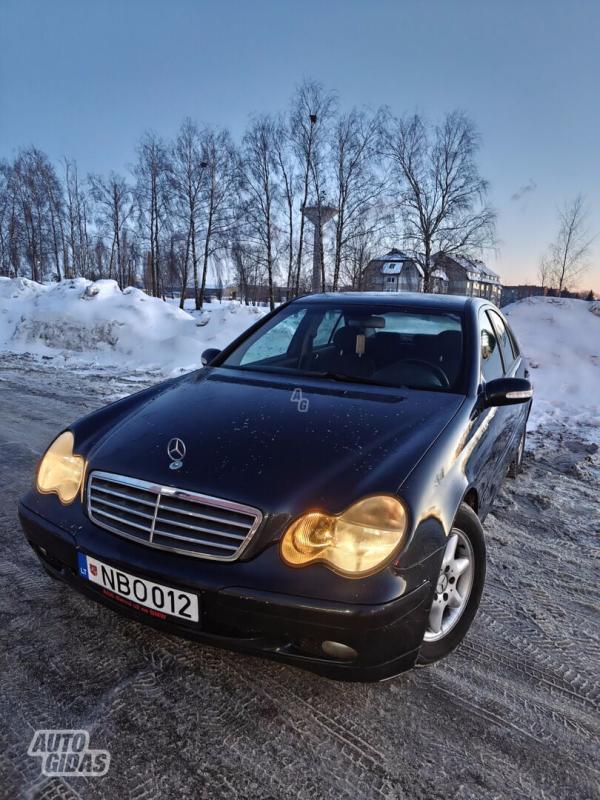 Blue Mercedes-Benz 220 2003 in Kretinga, with an engine capacity of 2.20 L and mileage of 390 thousand km for 1400 €, photo 2 on AUTOMOTO.COM.LV