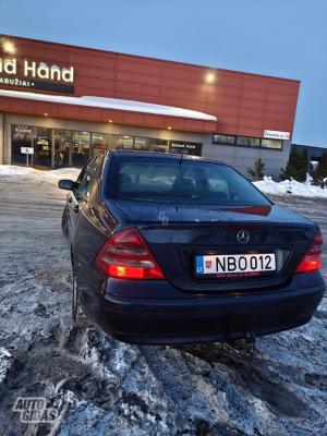 Blue Mercedes-Benz 220 2003 in Kretinga, with an engine capacity of 2.20 L and mileage of 390 thousand km for 1400 €, photo 4 on AUTOMOTO.COM.LV