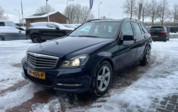 Blue Mercedes-Benz 220 2012 in Panevezys, with an engine capacity of 2.14 L and mileage of 340 thousand km for 4650 €, photo 1 on AUTOMOTO.COM.LV